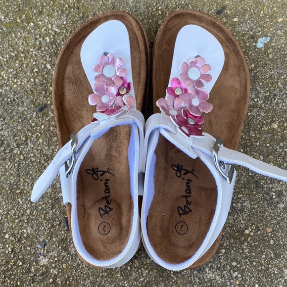 Betani | Shoes | New Girls Betani Sandals Kitty | Poshmark